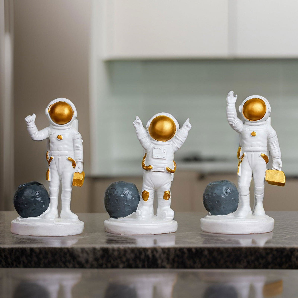 Astronaut Spaceman Statues - Home Decor Gifts – The Earth Store