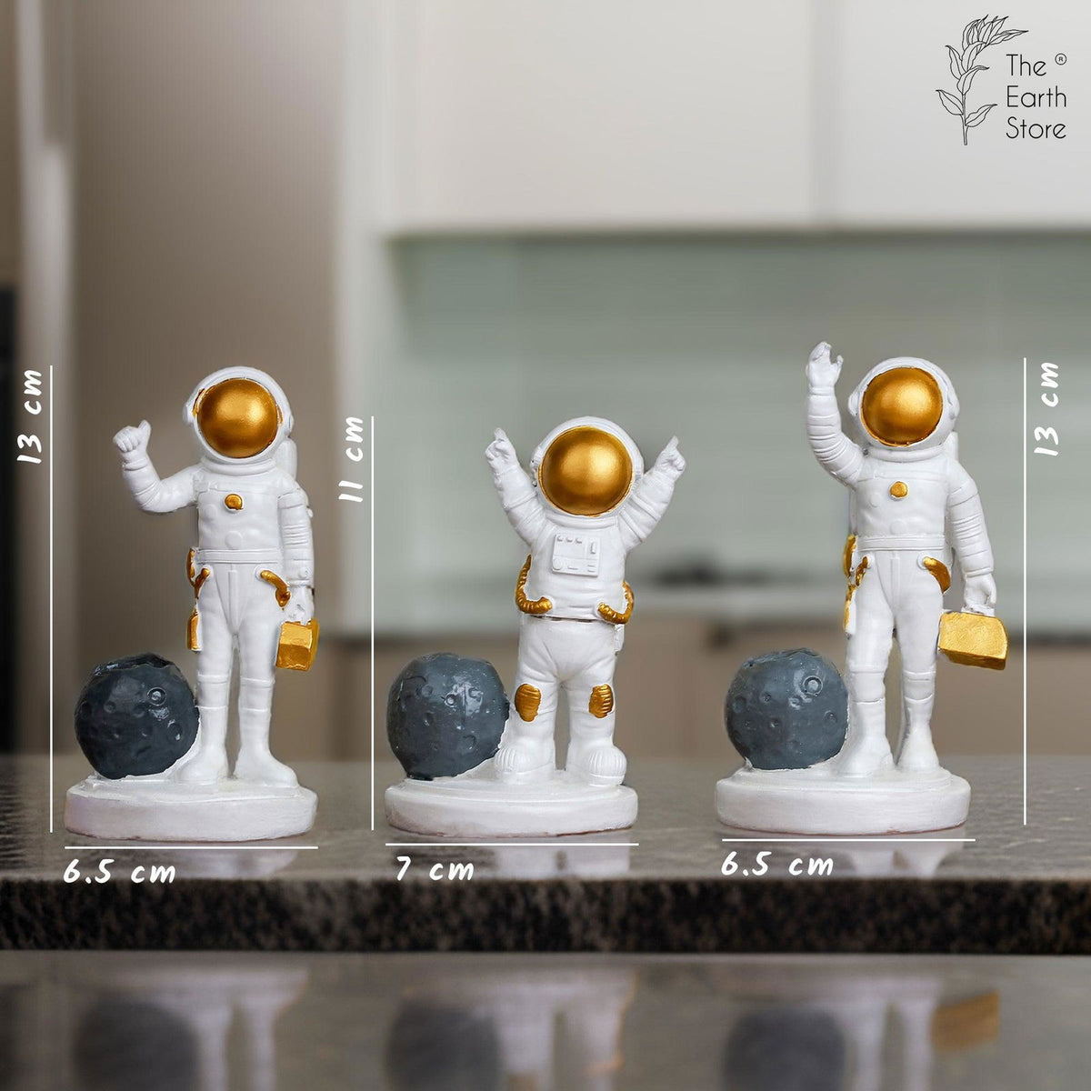 Astronaut Spaceman Statues - Home Decor Gifts – The Earth Store